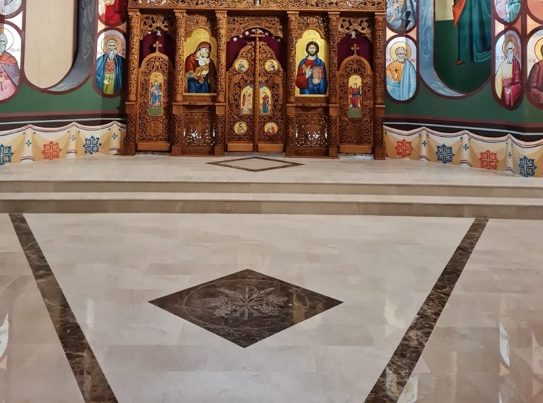 Medalion Bisericesc Gravat. Suntem Specialiști în Placări Biserici